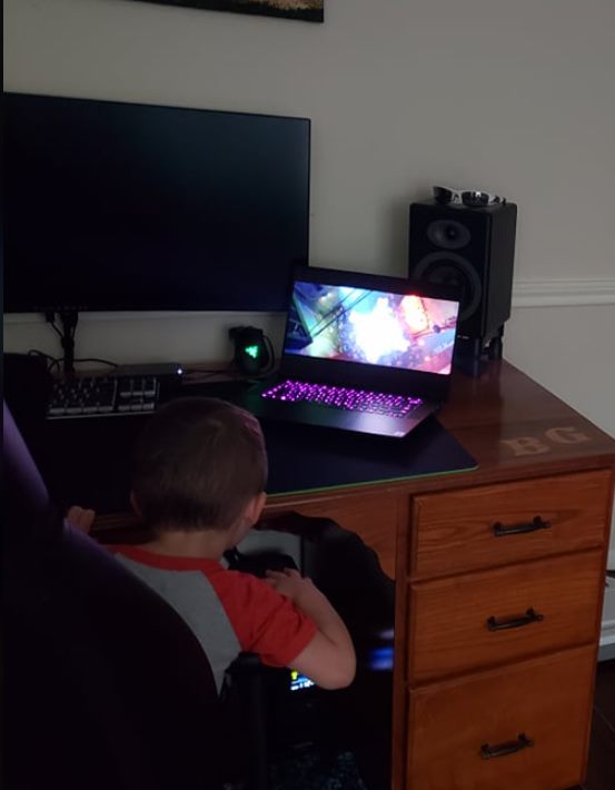 Razer 15 Basic (2020) 4k OLED, 10750H, 16gb, 1tb 970 EVO, 2070 Max, 2 ...